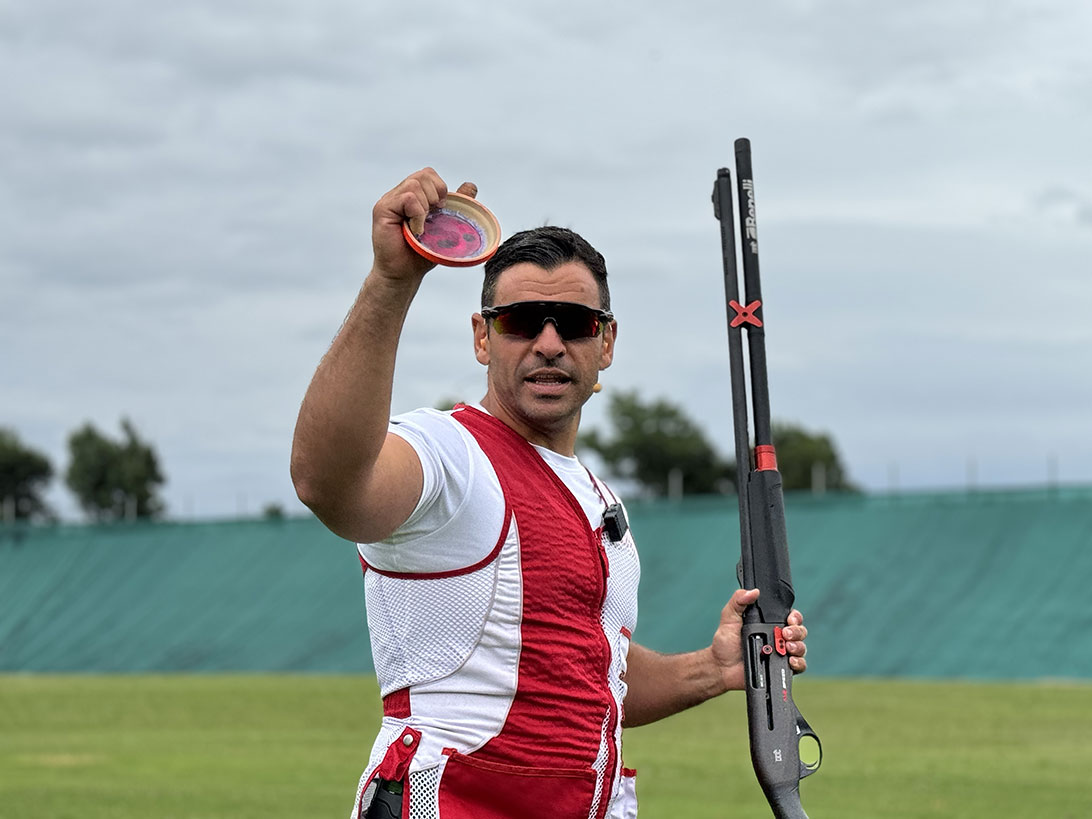 BENELLI ARMI con el múltiple campeón Davide De Carolis, iluminan los ...
