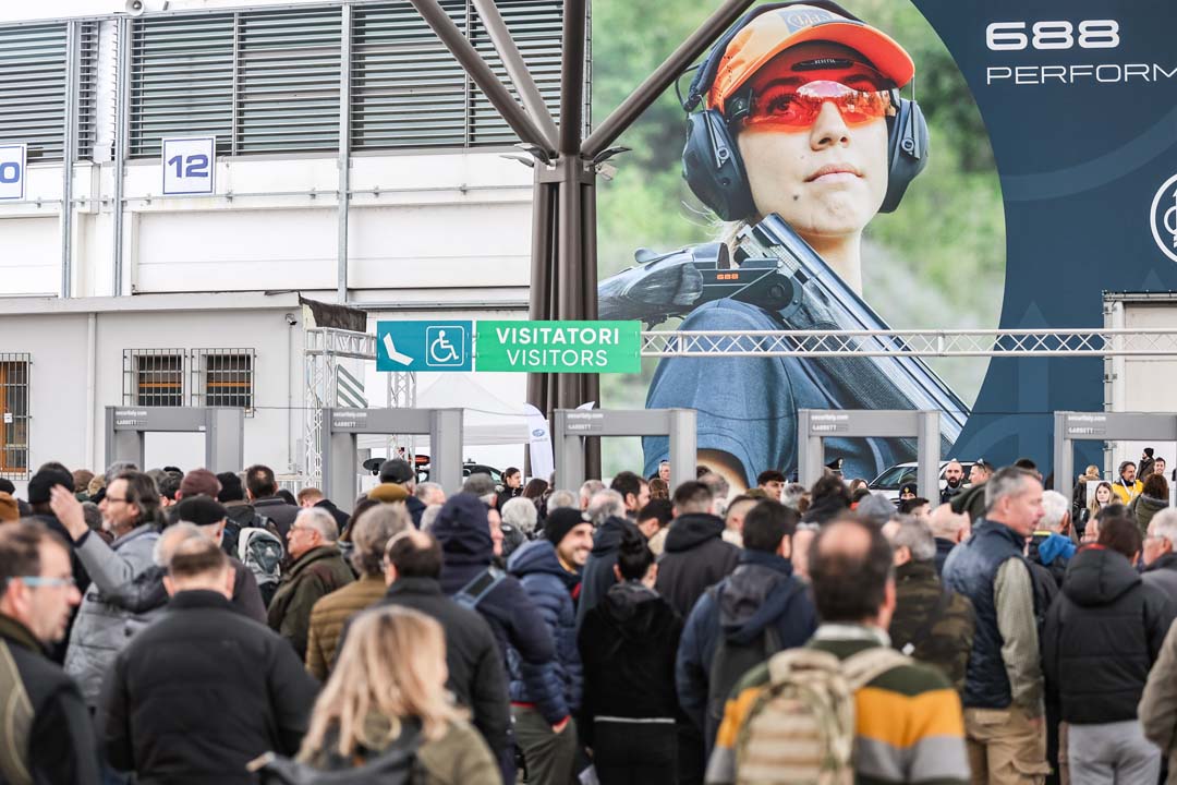 EOS 2025 - European Outdoor Show a Fiera Verona. Afflusso continuo e ordinato. - Caccia Passione